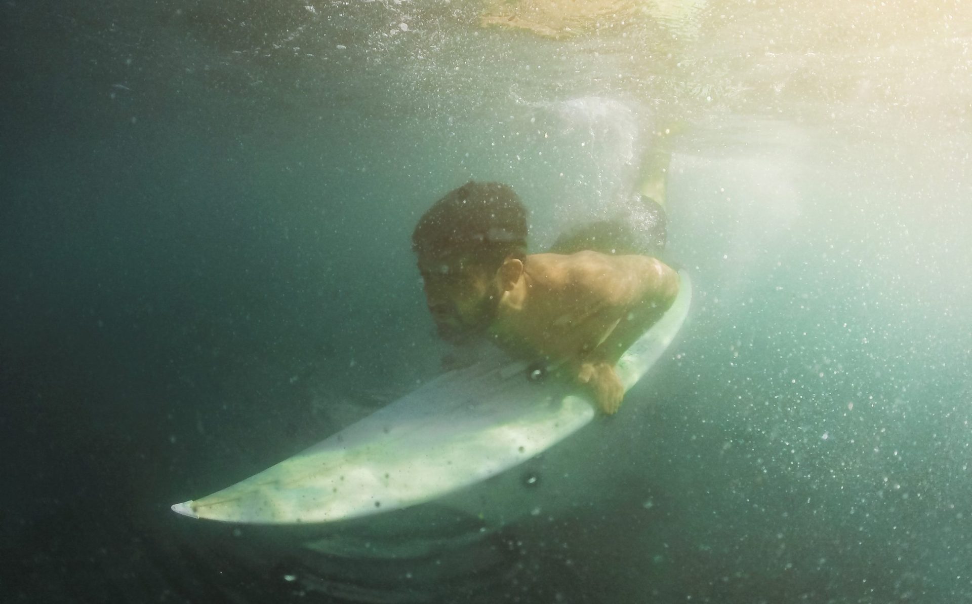 Duck Dive en Surf: la técnica para enfrentar olas grandes